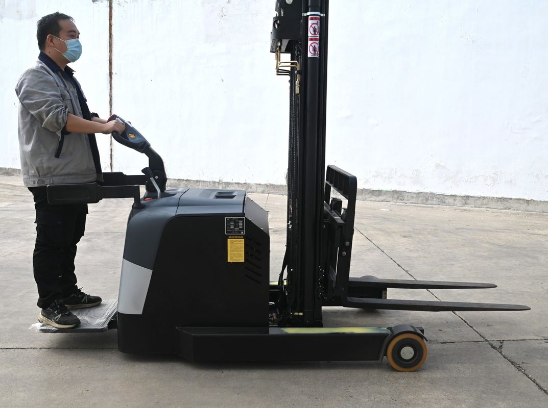 High Efficiency Stand Up Reach Truck , Electric Reach Forklift 6.2m ...