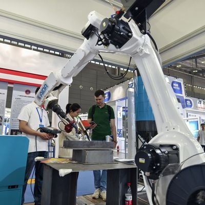 6-Axis Arm Industrial Welding Robot Arc Welding Robot Station With ...